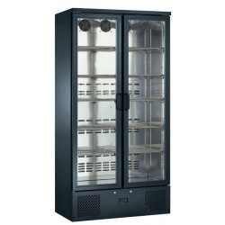 High quality beverage cooler with 466 liters capacity