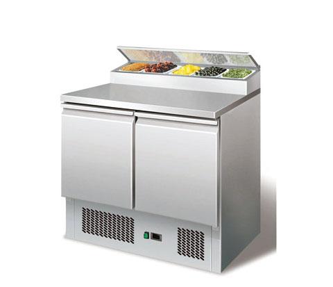 Counters for salad preparation and salad bars